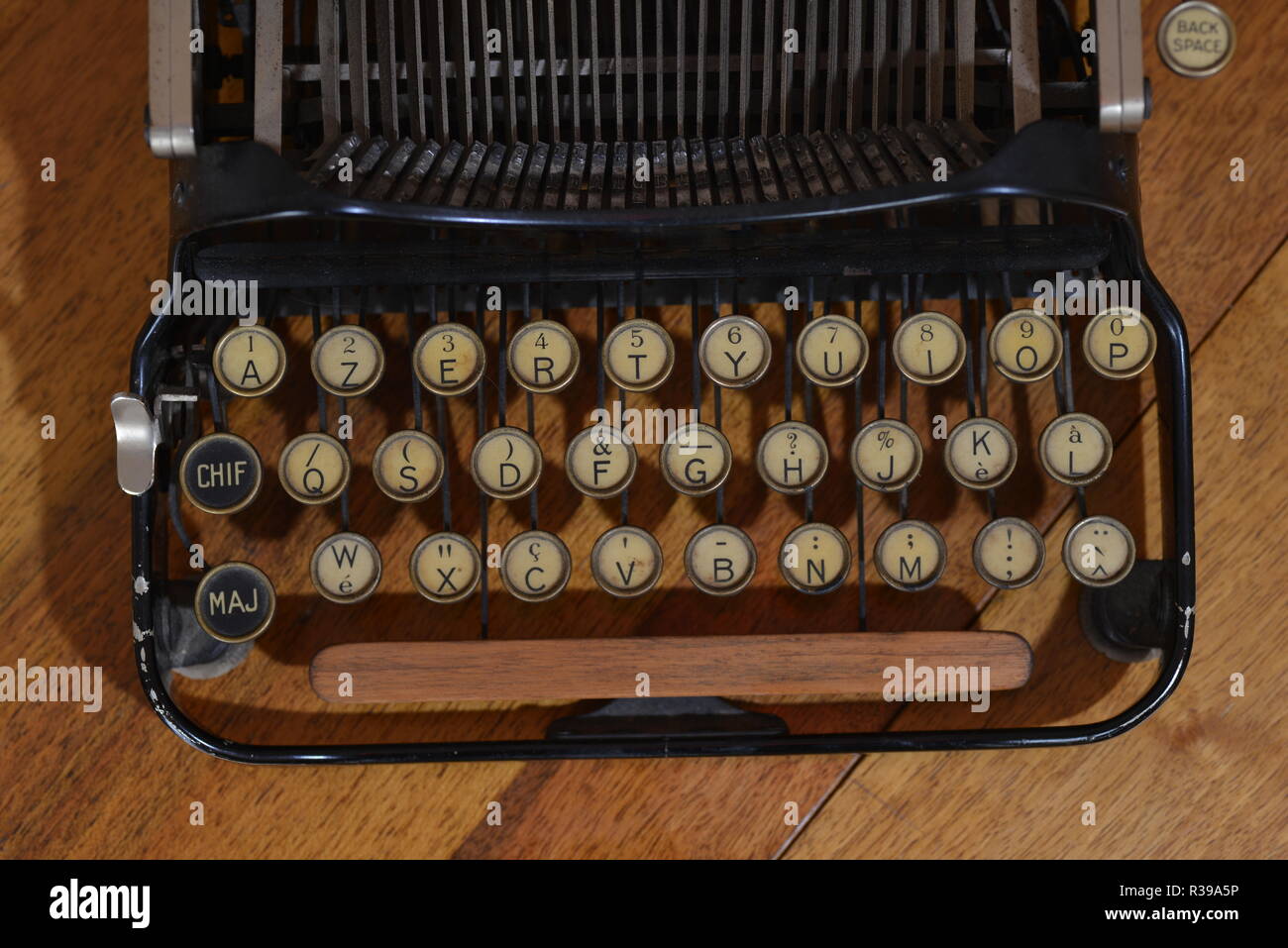 mechanics of an old typewriter Stock Photo - Alamy