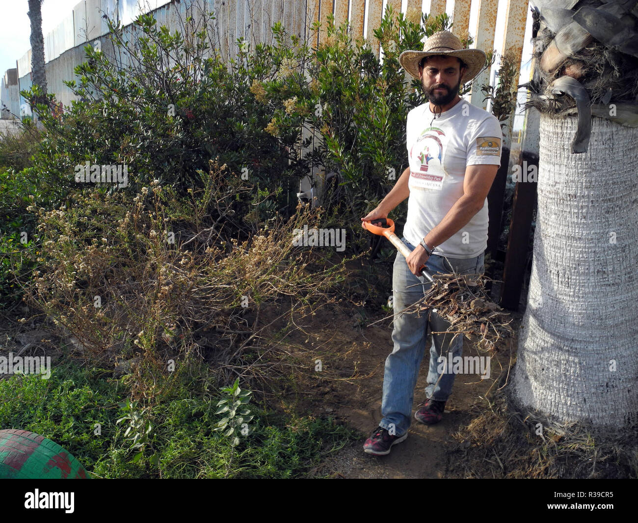 Mexican gardener hi-res stock photography and images - Alamy