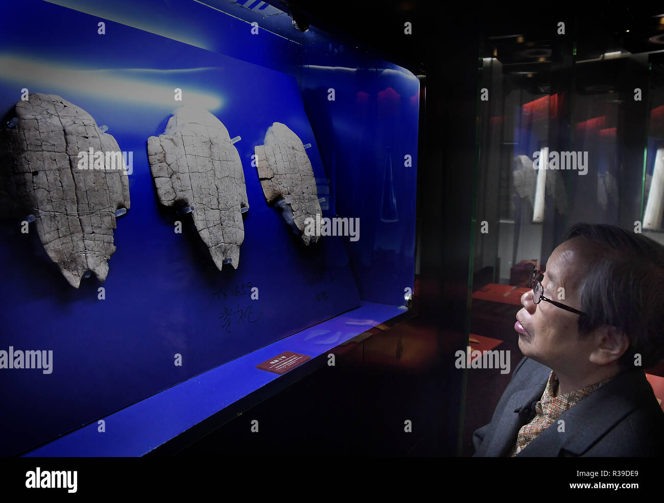 Oracle bones hi-res stock photography and images - Alamy