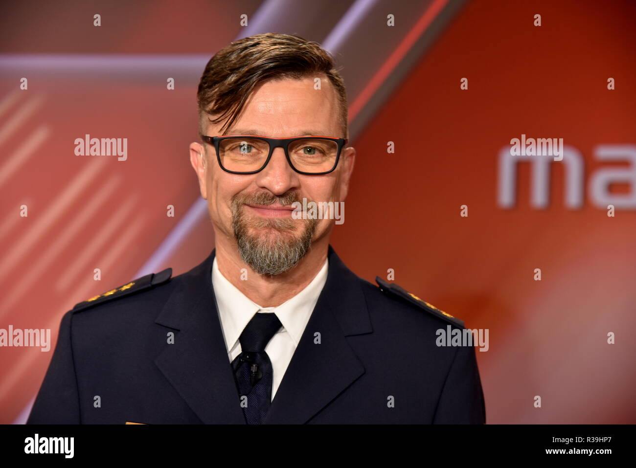 21 November 2018, North Rhine-Westphalia, Köln: The policeman Stefan Pfeiffer, head of the ...