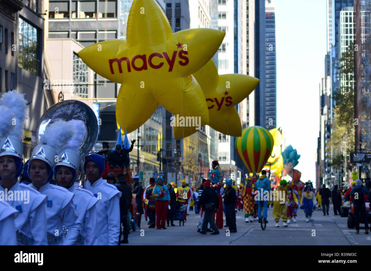 Manhattan, New York, USA. 22nd Nov, 2018. Balloons of different ...