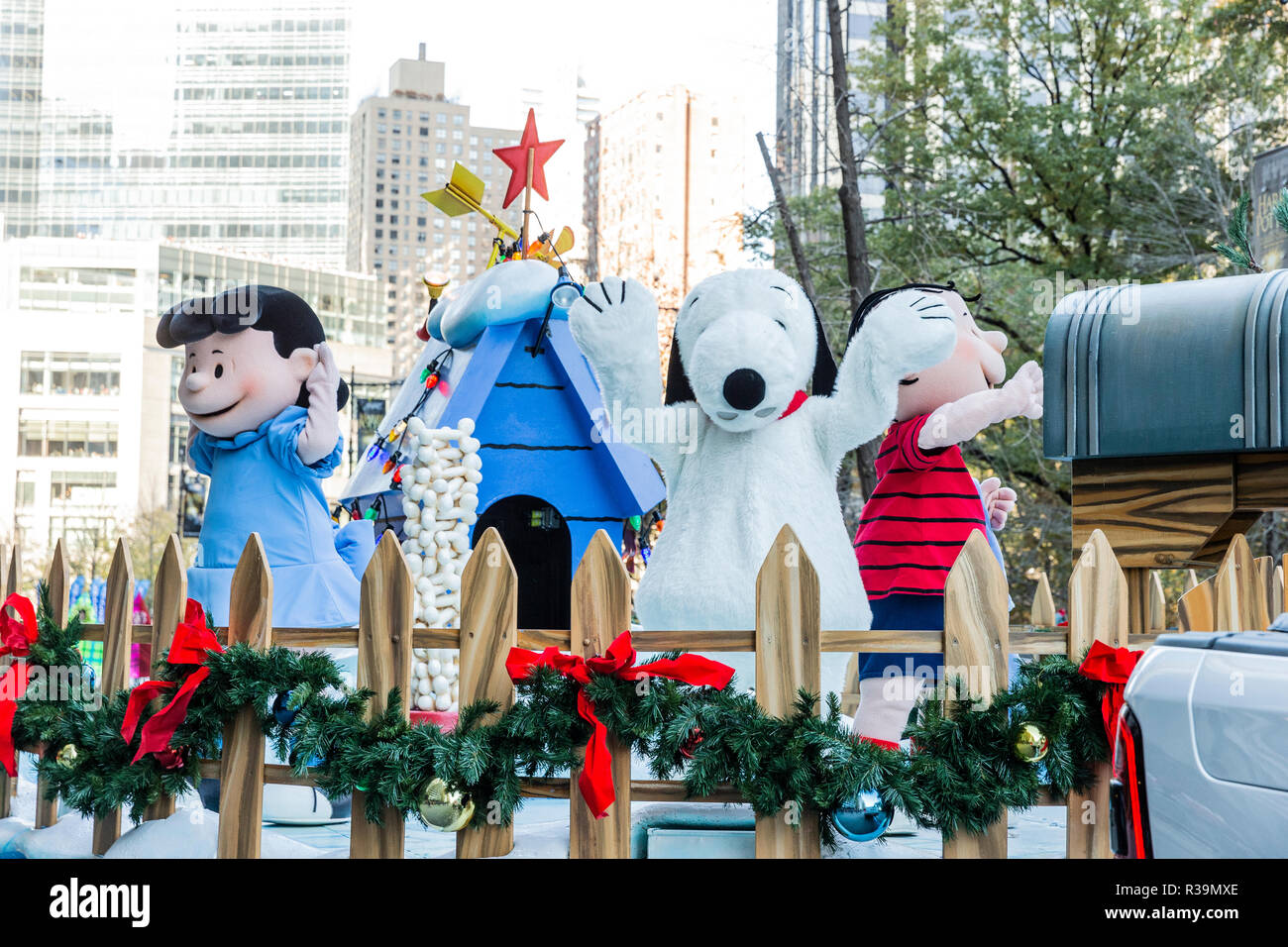 Snoopy Float High Resolution Stock Photography and Images - Alamy
