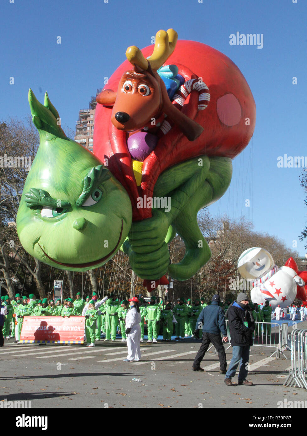 The grinch is in the parade hi-res stock photography and images - Alamy