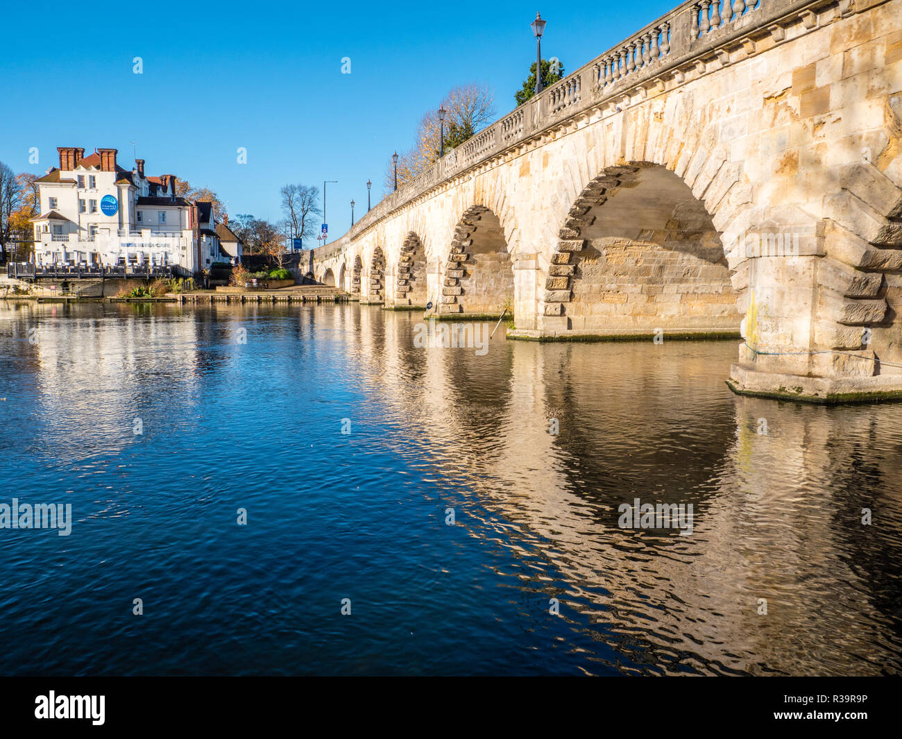 Maidenhead bridge river hi-res stock photography and images - Alamy