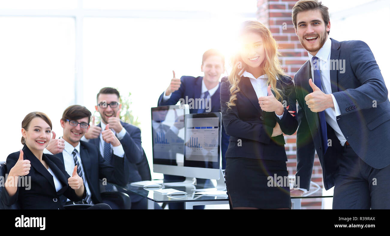 Employees showing thumbs up hi-res stock photography and images - Alamy