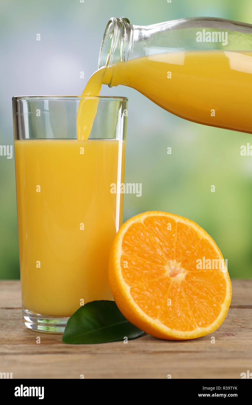 pouring orange juice from orange fruit Stock Photo - Alamy