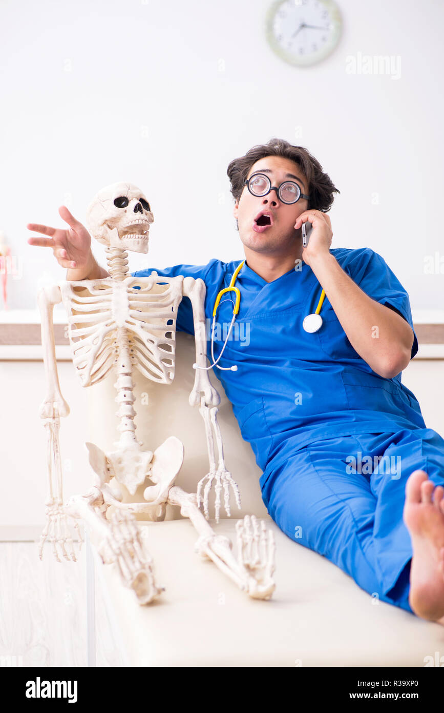 Skeleton hugging hi-res stock photography and images - Alamy