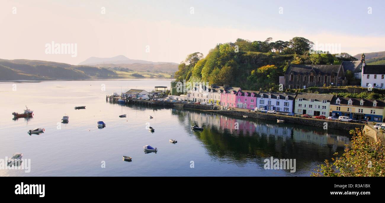 Portree isle of skye sailing boat hi-res stock photography and images ...