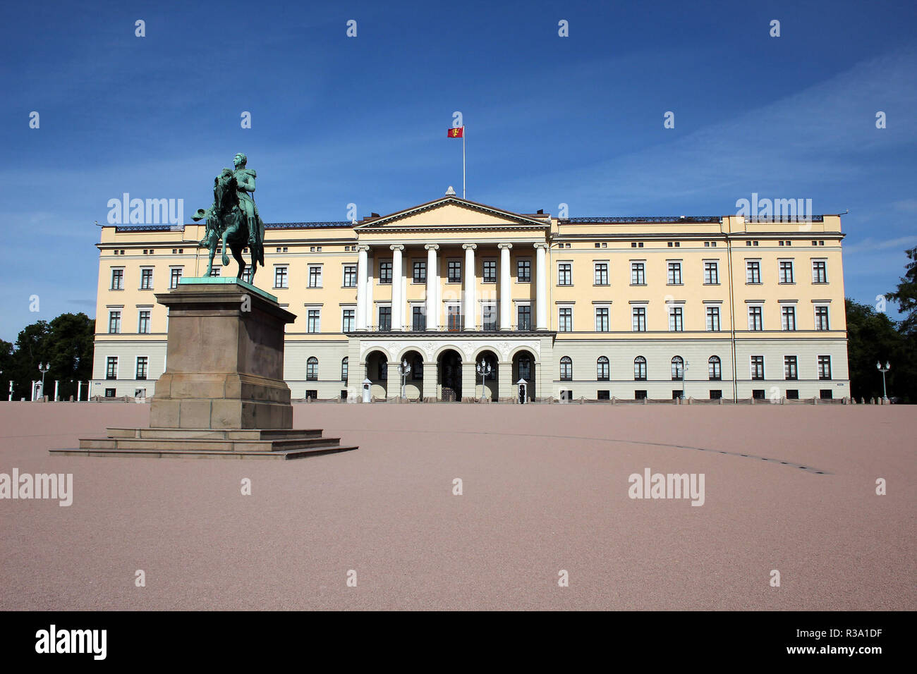 the royal palace in oslo,norway Stock Photo - Alamy