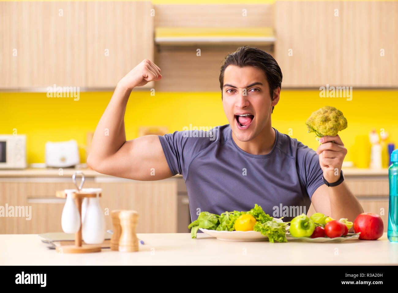 Man eating broccoli muscular hi-res stock photography and images - Alamy