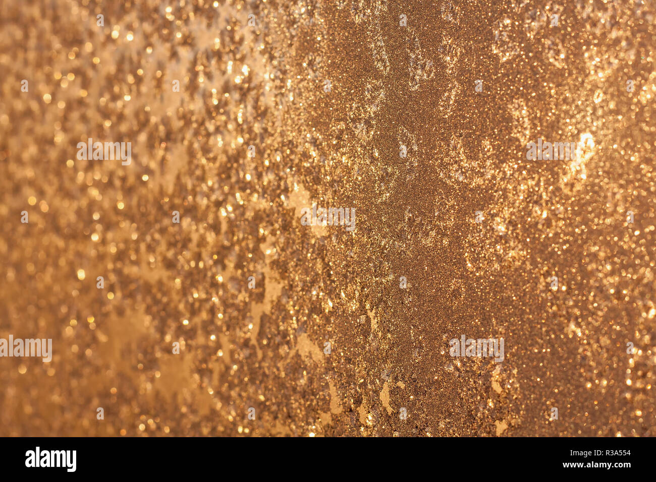 Golden glass pane texture hi-res stock photography and images - Alamy