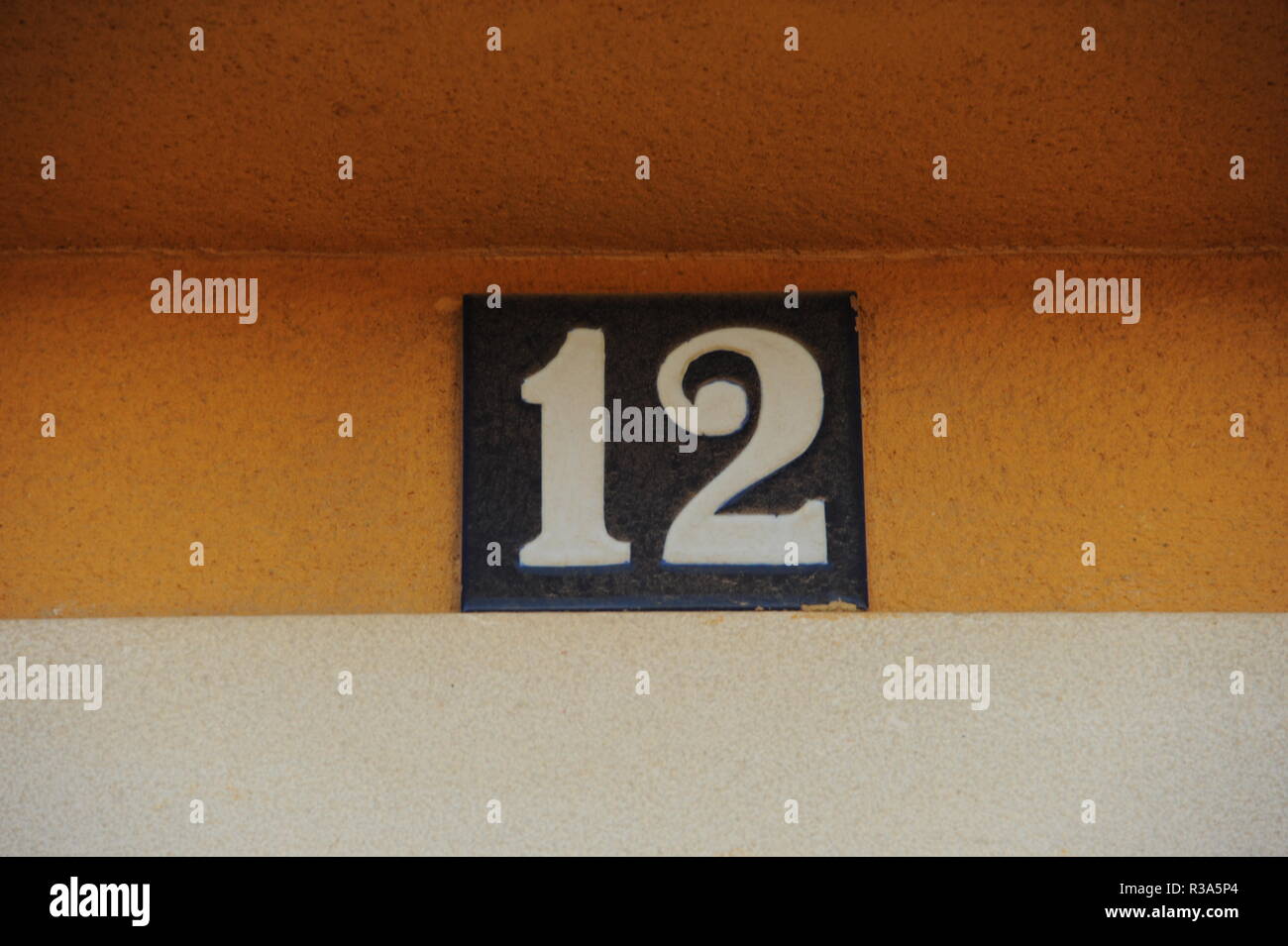 Hausnummer 12 hi-res stock photography and images - Alamy