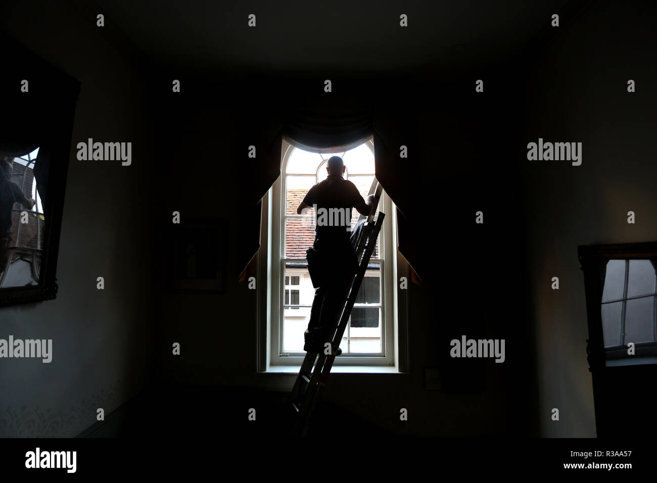 Window cleaning ladder hi-res stock photography and images - Alamy