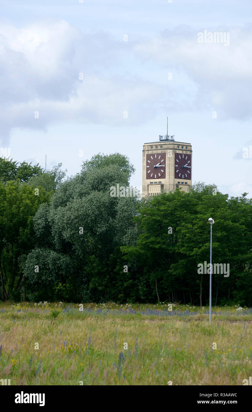 Singer clock hi-res stock photography and images - Alamy