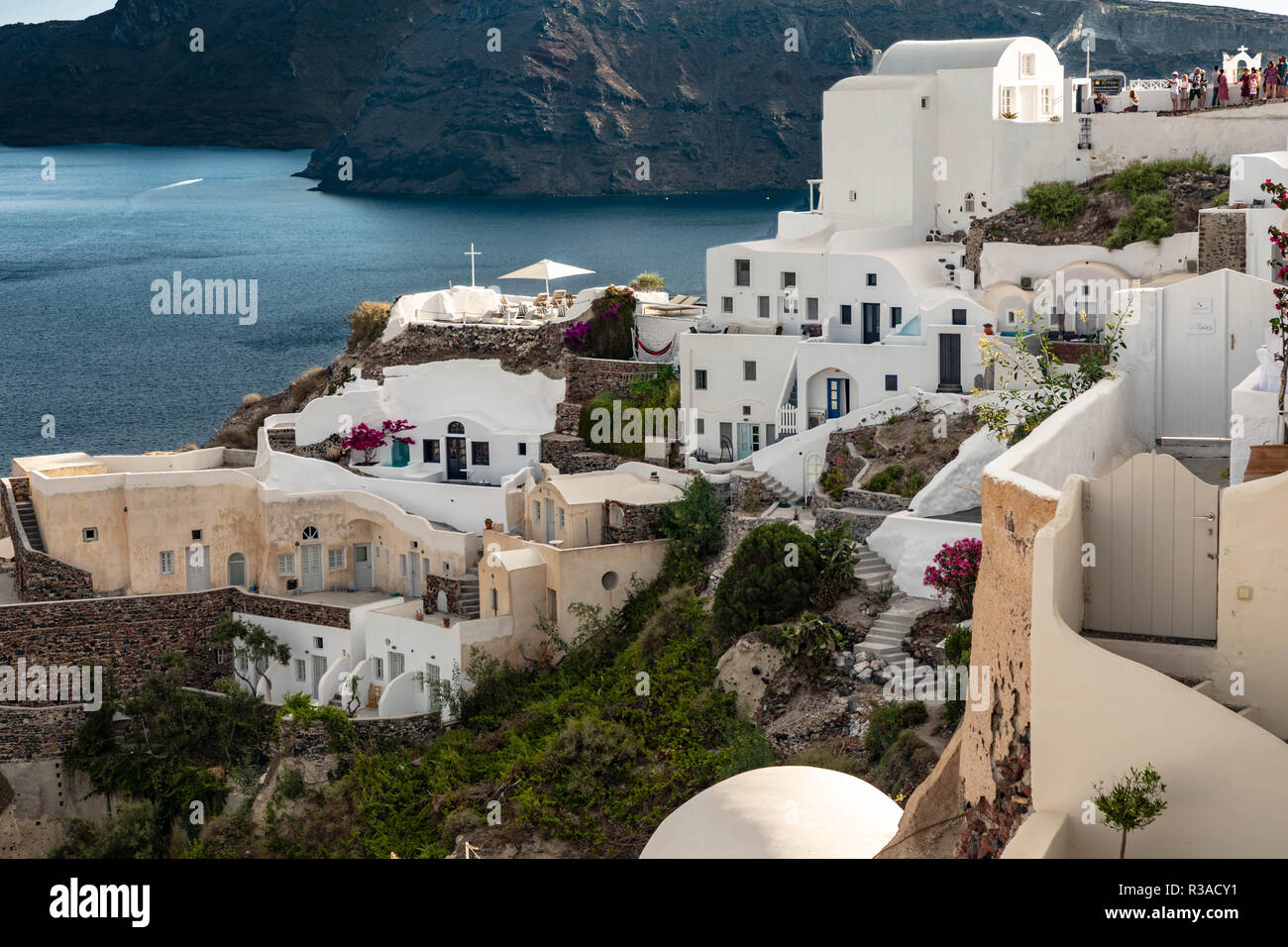 View of Oia homes from top of the Main Street Stock Photo - Alamy