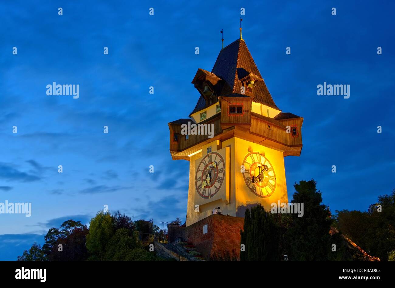 graz clock tower night - graz clock tower by night 01 Stock Photo - Alamy