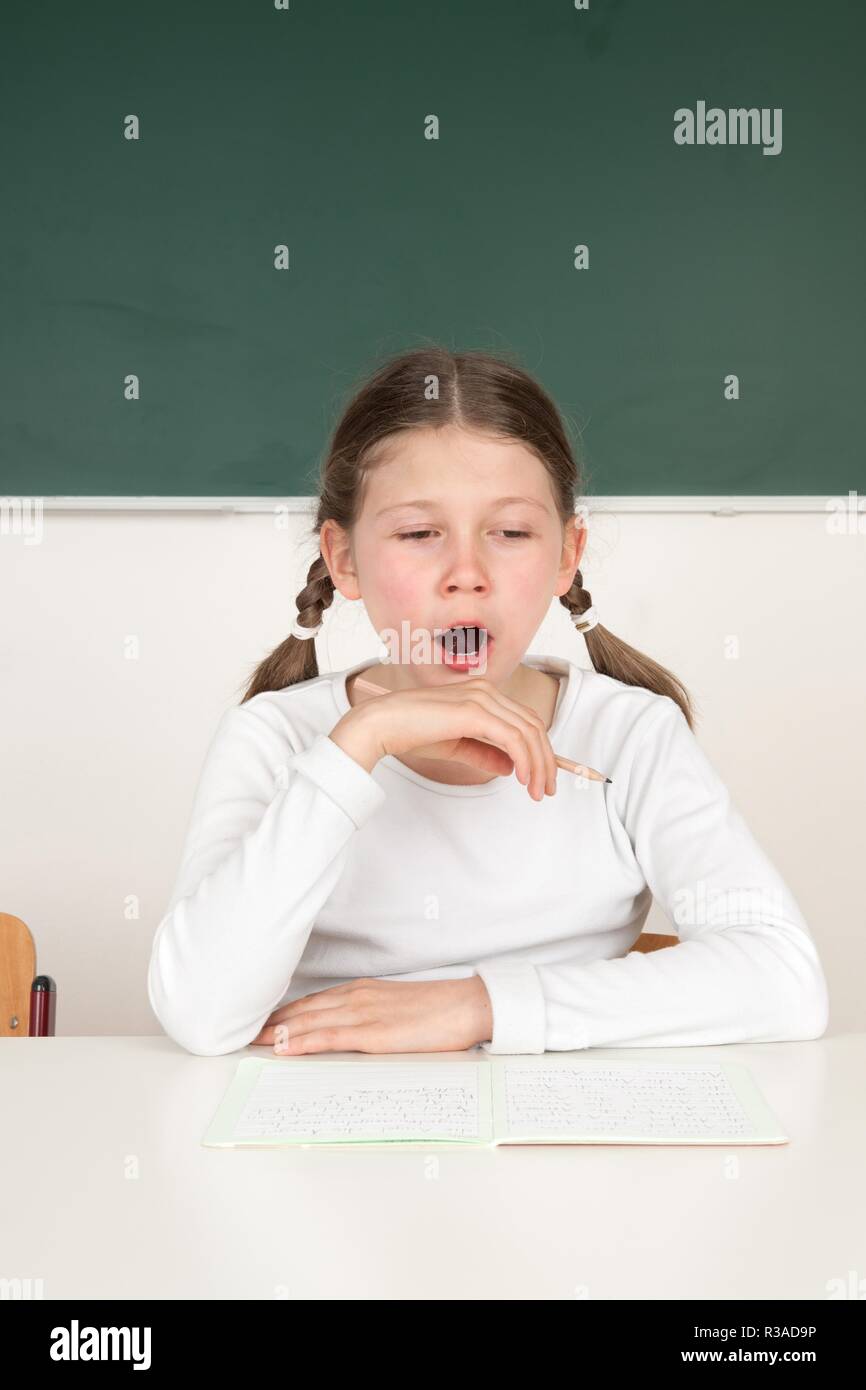 Child behaviour school hi-res stock photography and images - Alamy