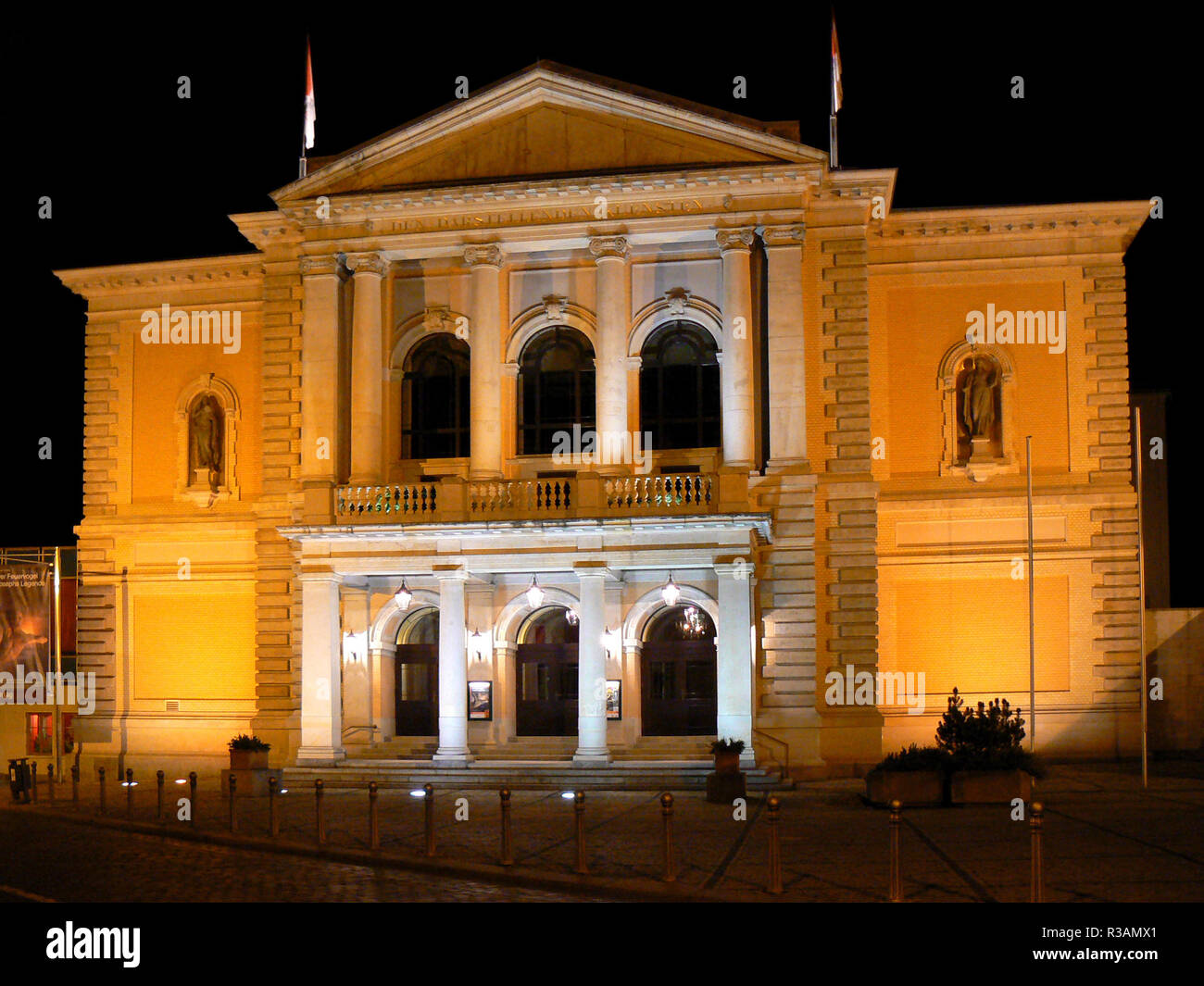 Theater halle hi-res stock photography and images - Alamy