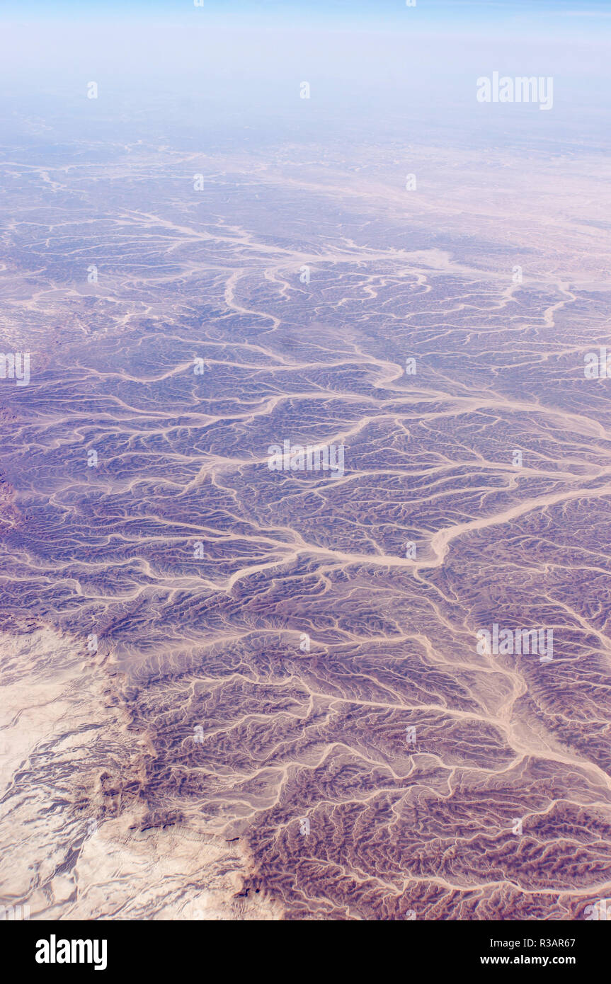 pattern of dry watercourses in the desert Stock Photo - Alamy