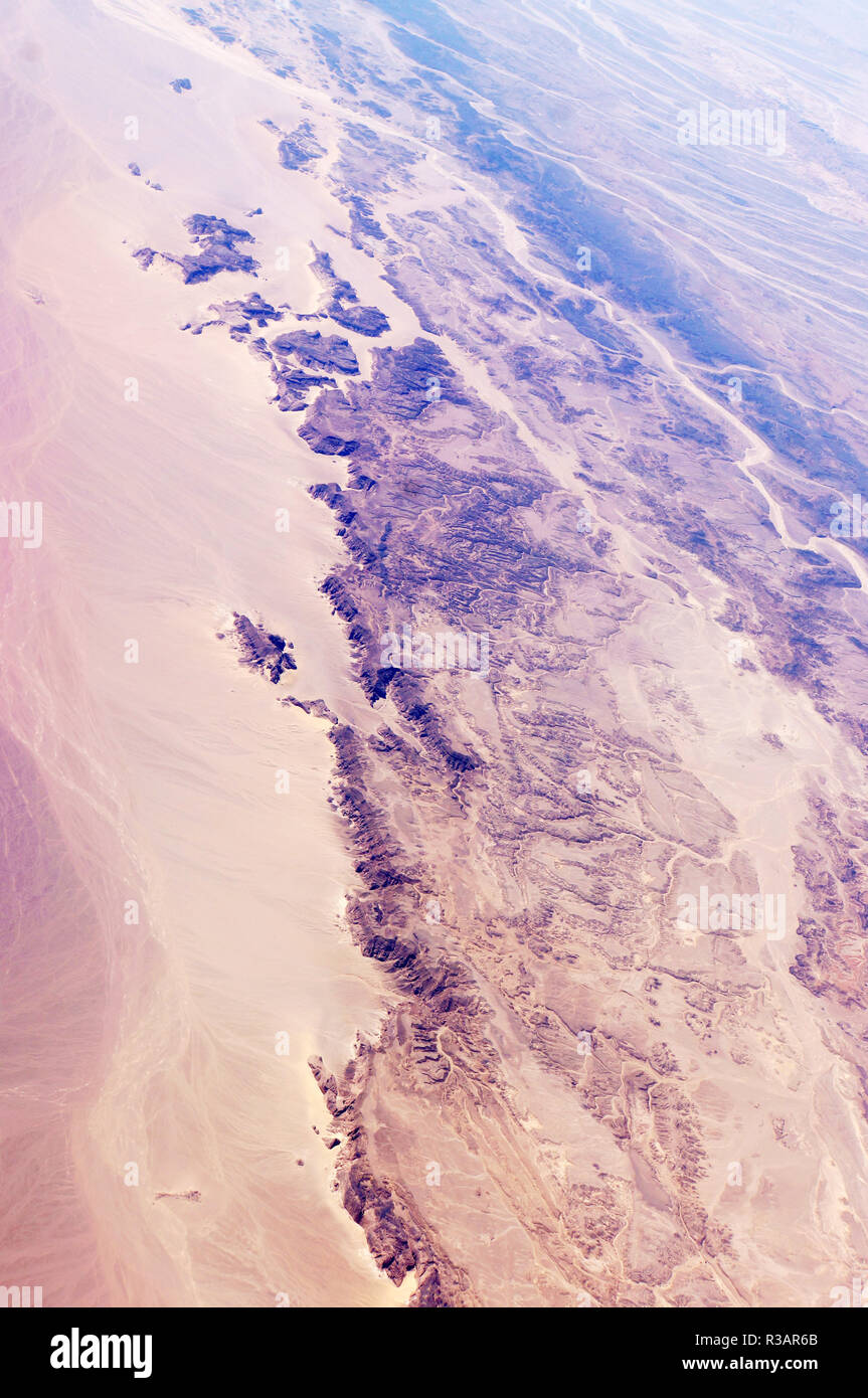 pattern of dried watercourses in the desert Stock Photo - Alamy