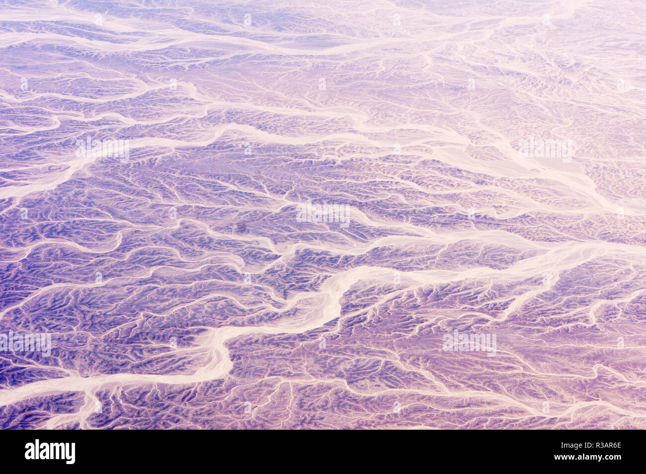 pattern of dry watercourses in the desert Stock Photo - Alamy
