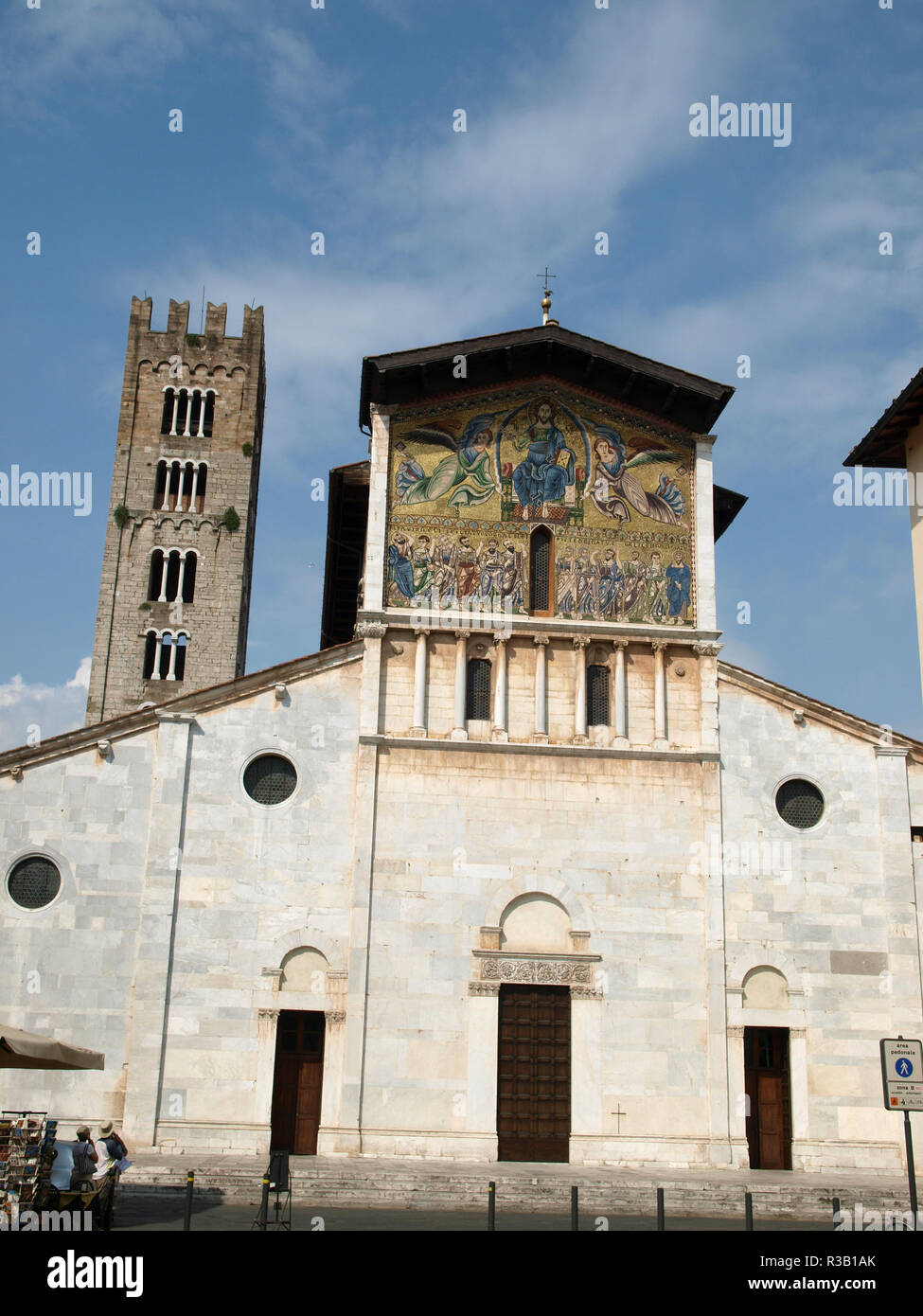 Lucca cathedral christ hi-res stock photography and images - Alamy