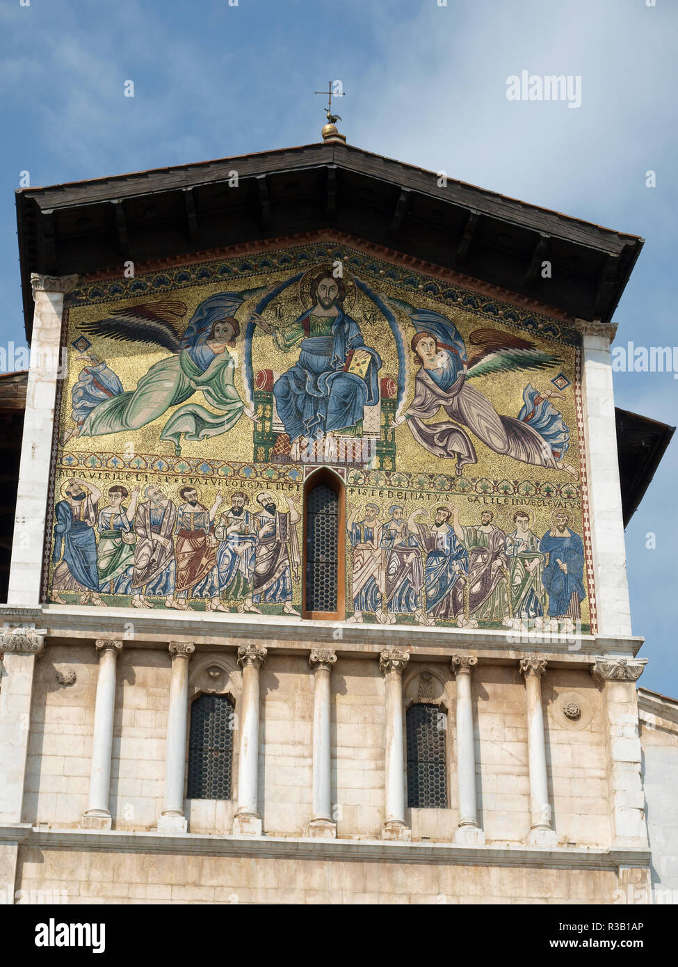 Lucca cathedral christ hi-res stock photography and images - Alamy