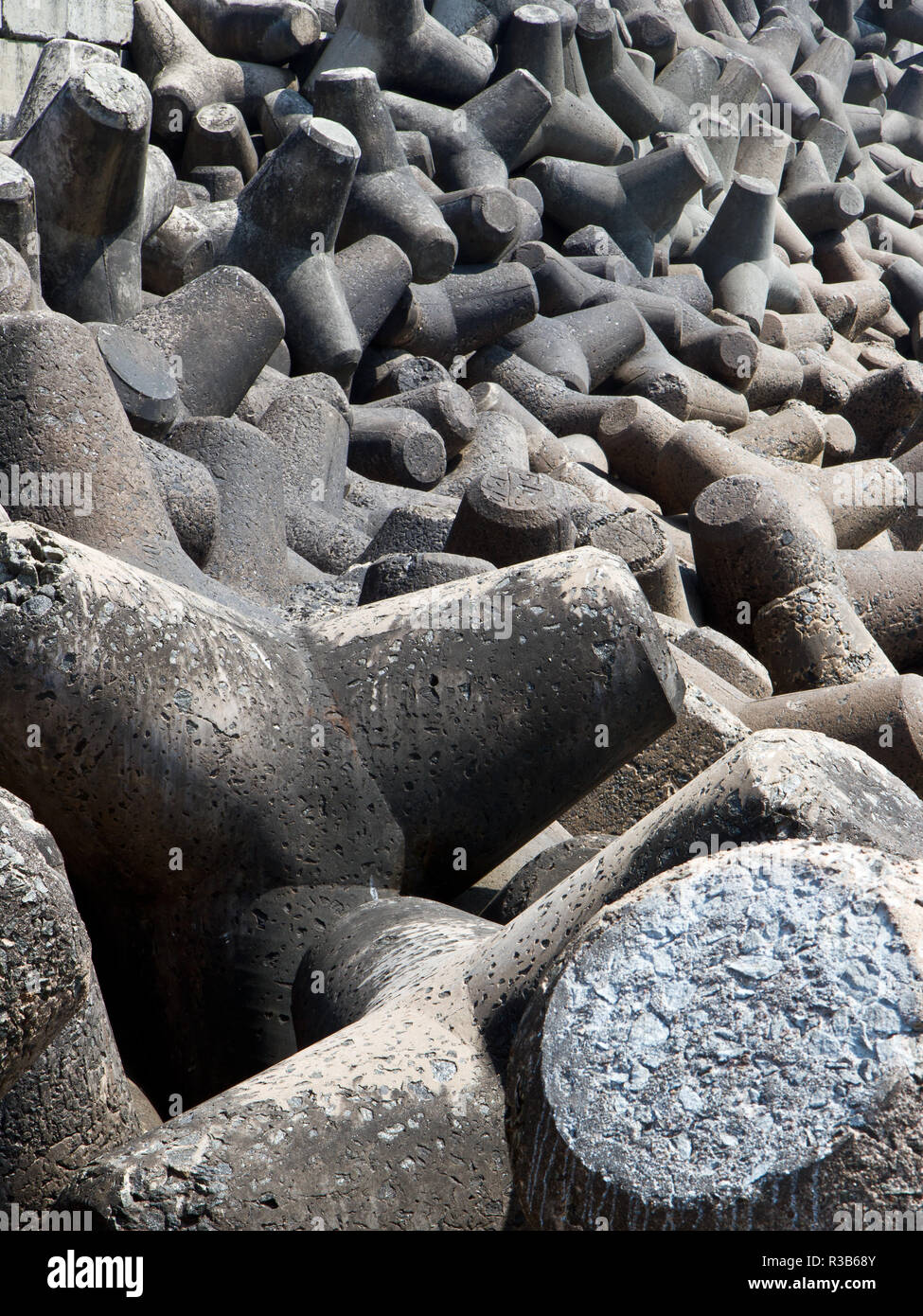 Seawall rock india hi-res stock photography and images - Alamy