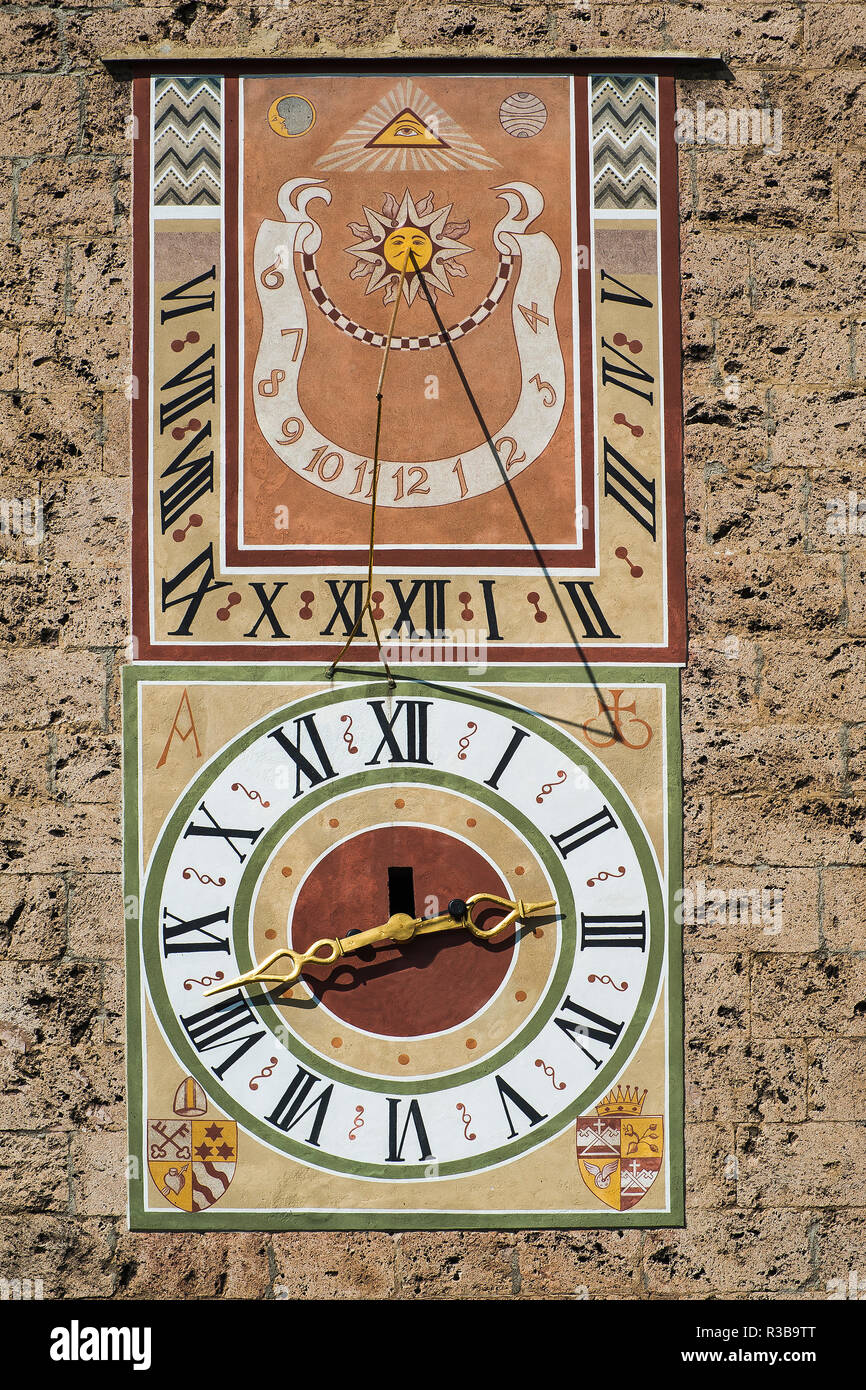 Clock and sundial hi-res stock photography and images - Alamy