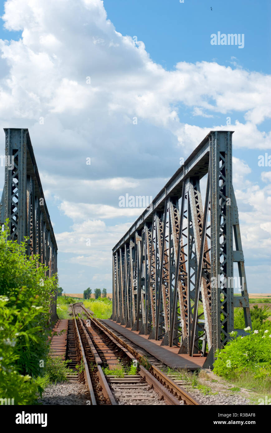 Rustic railroad bridge hi-res stock photography and images - Alamy