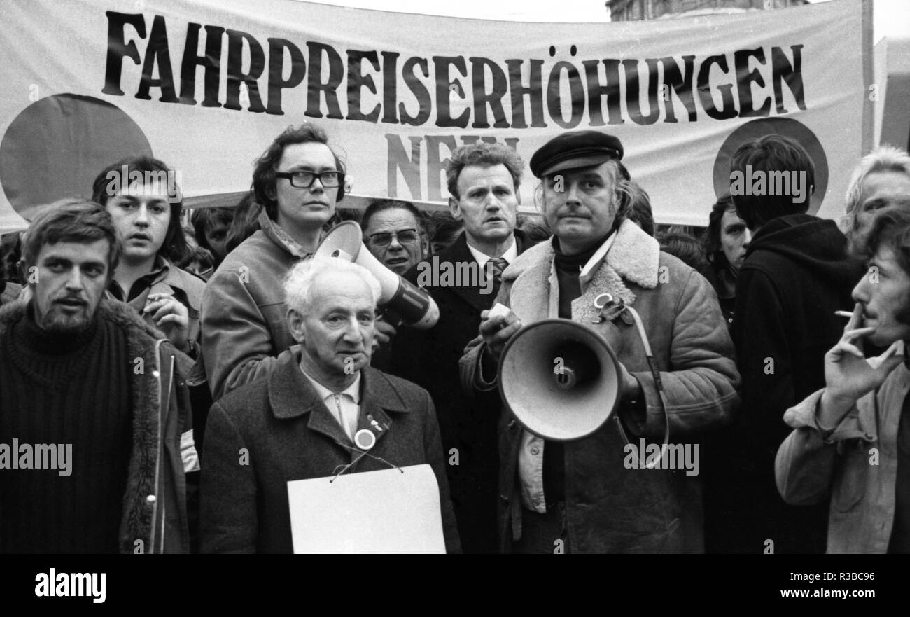 The demonstrations against increases in rail and bus fares at the ...