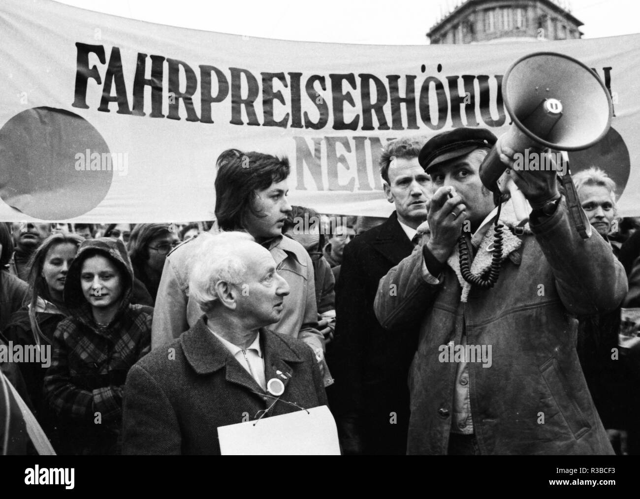 The demonstrations against increases in rail and bus fares at the ...