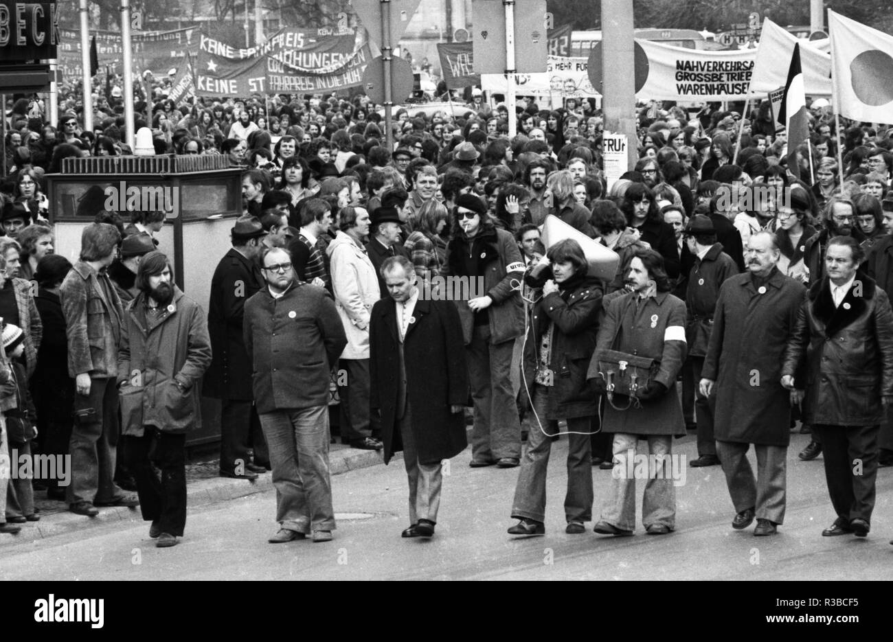 The demonstrations against increases in rail and bus fares at the ...