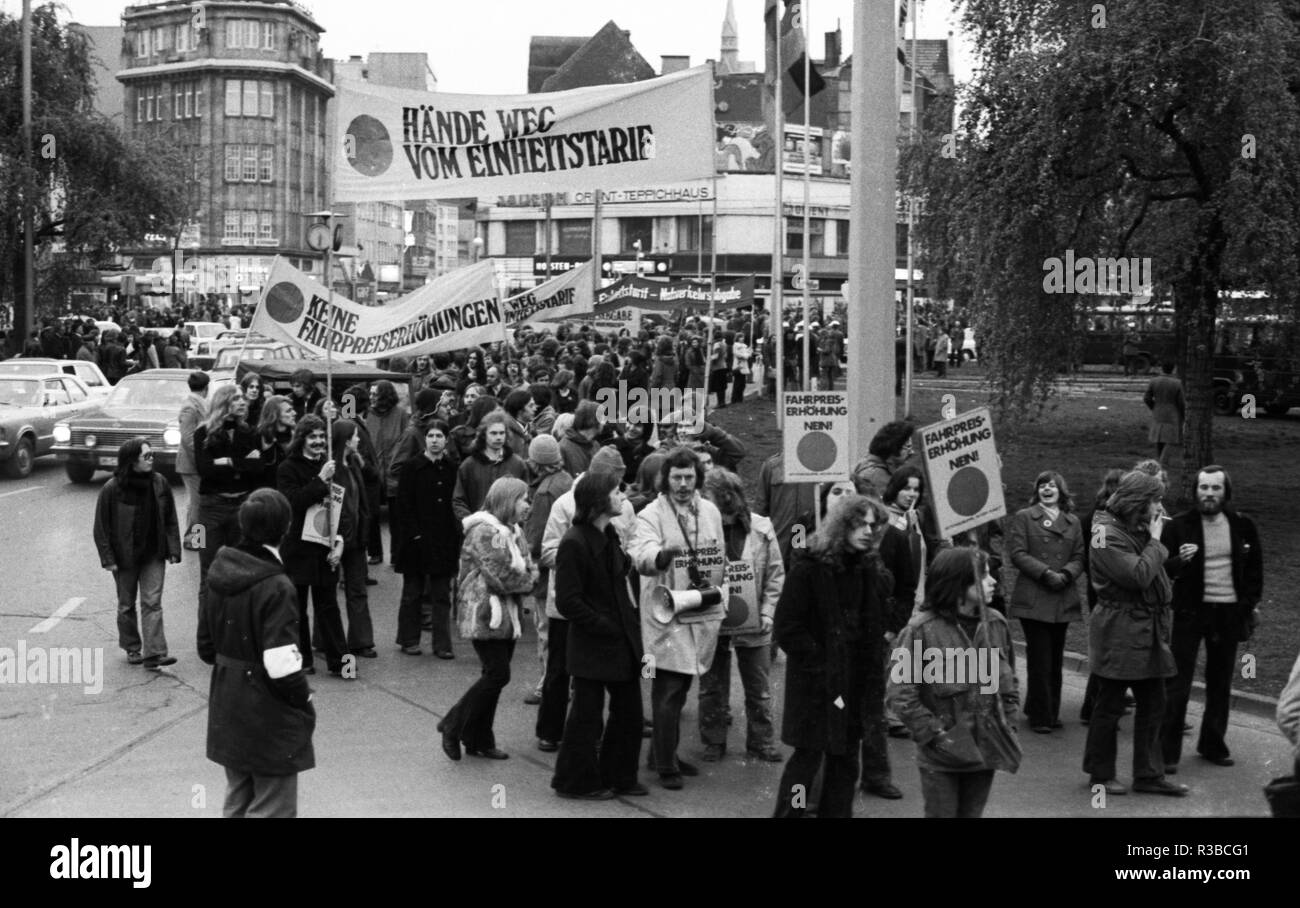 The demonstrations against increases in rail and bus fares at the ...