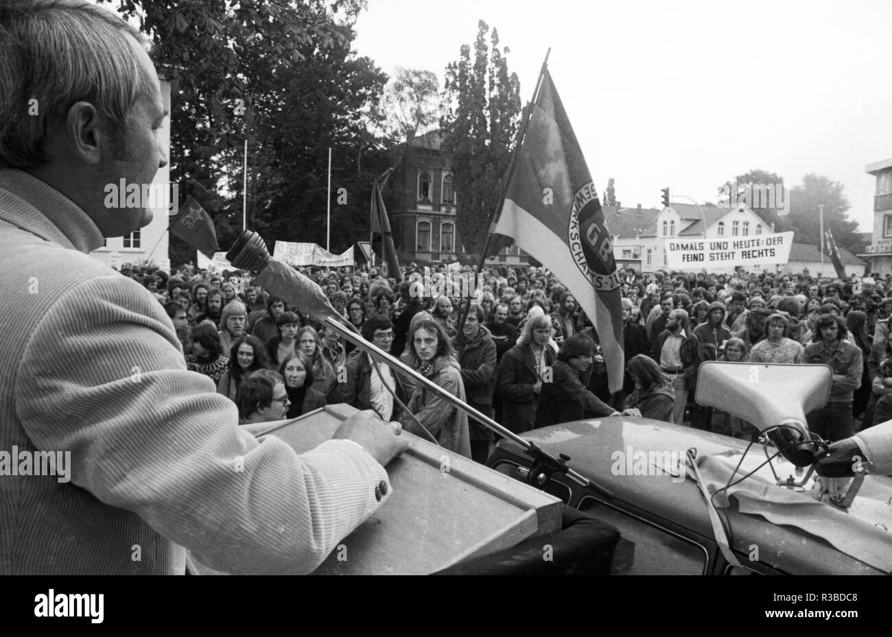 Counter-demonstrations of democratic organizations and trade unions on ...