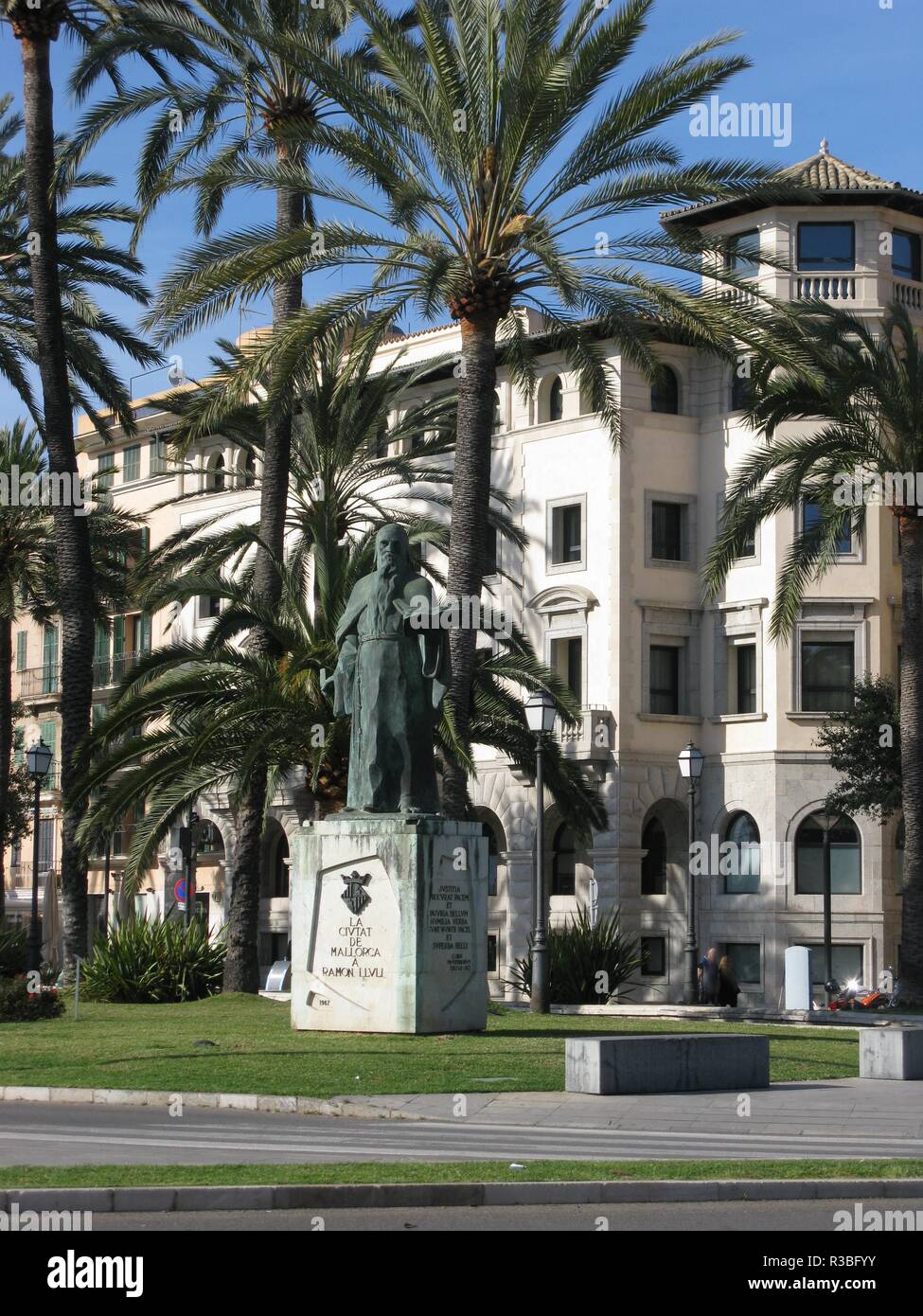Ramon llull statue hi-res stock photography and images - Alamy