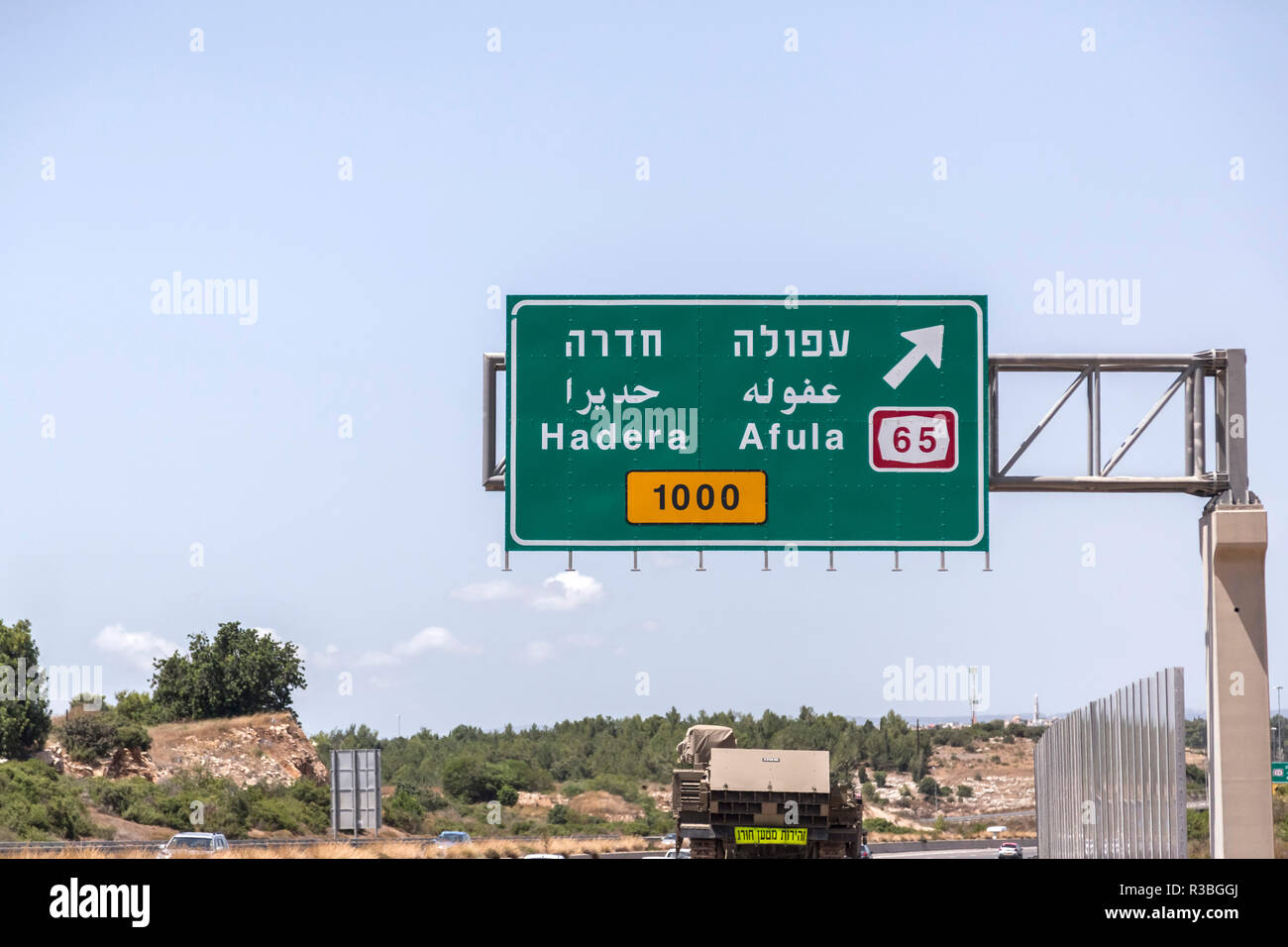Street signs in hebrew english hi-res stock photography and images - Alamy
