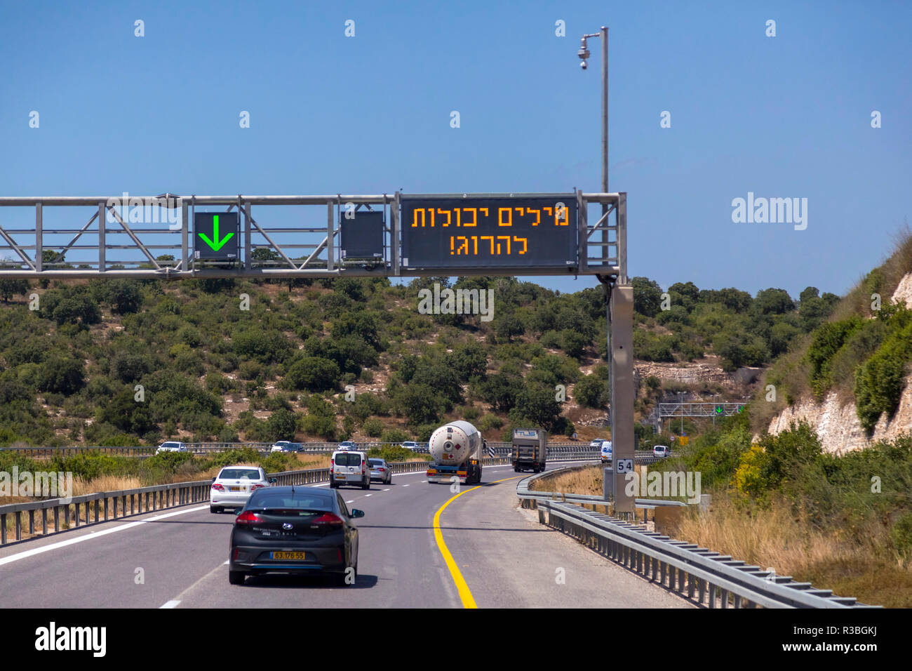 Street signs in hebrew english hi-res stock photography and images - Alamy
