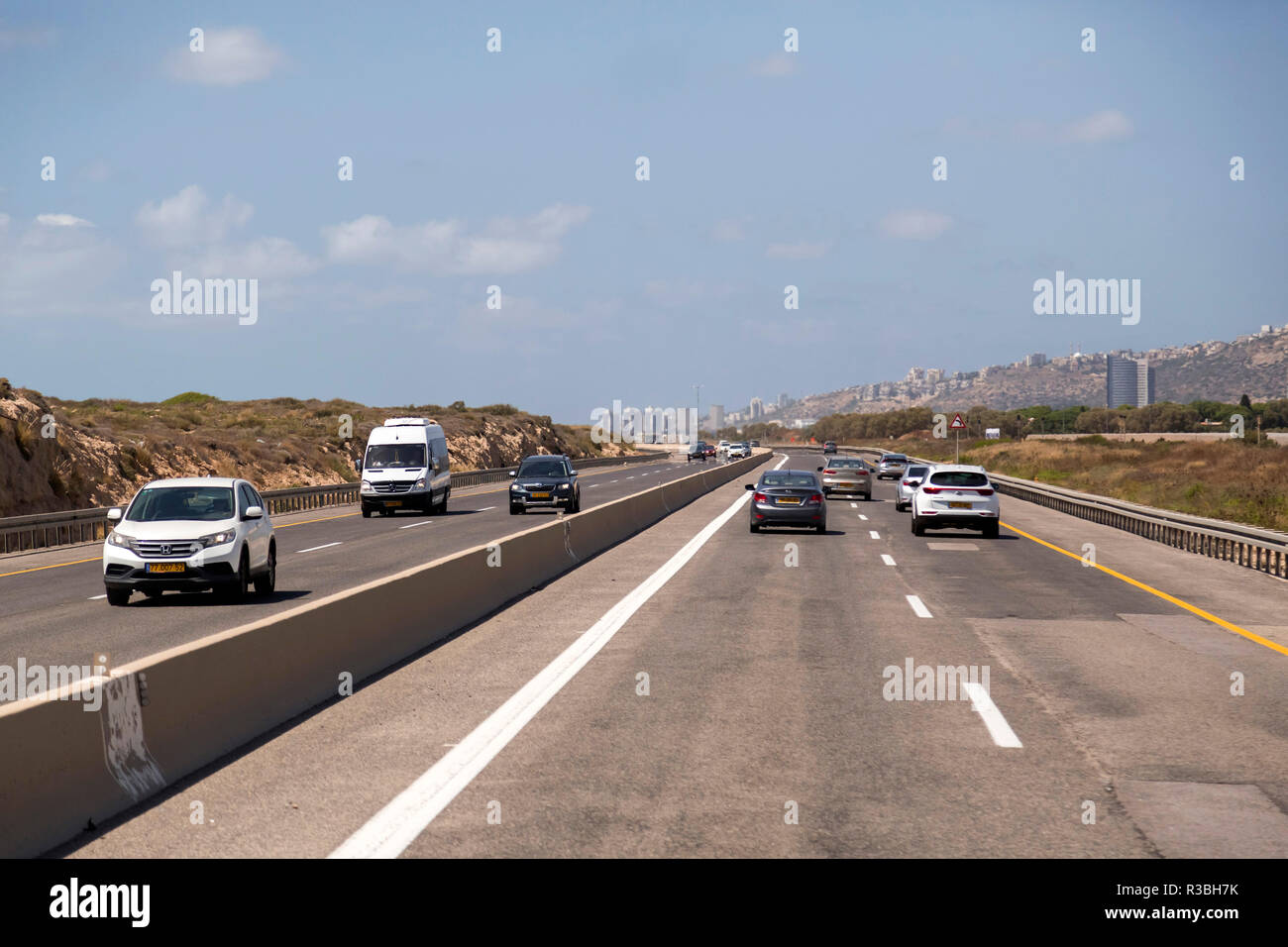 Street signs in hebrew english hi-res stock photography and images - Alamy