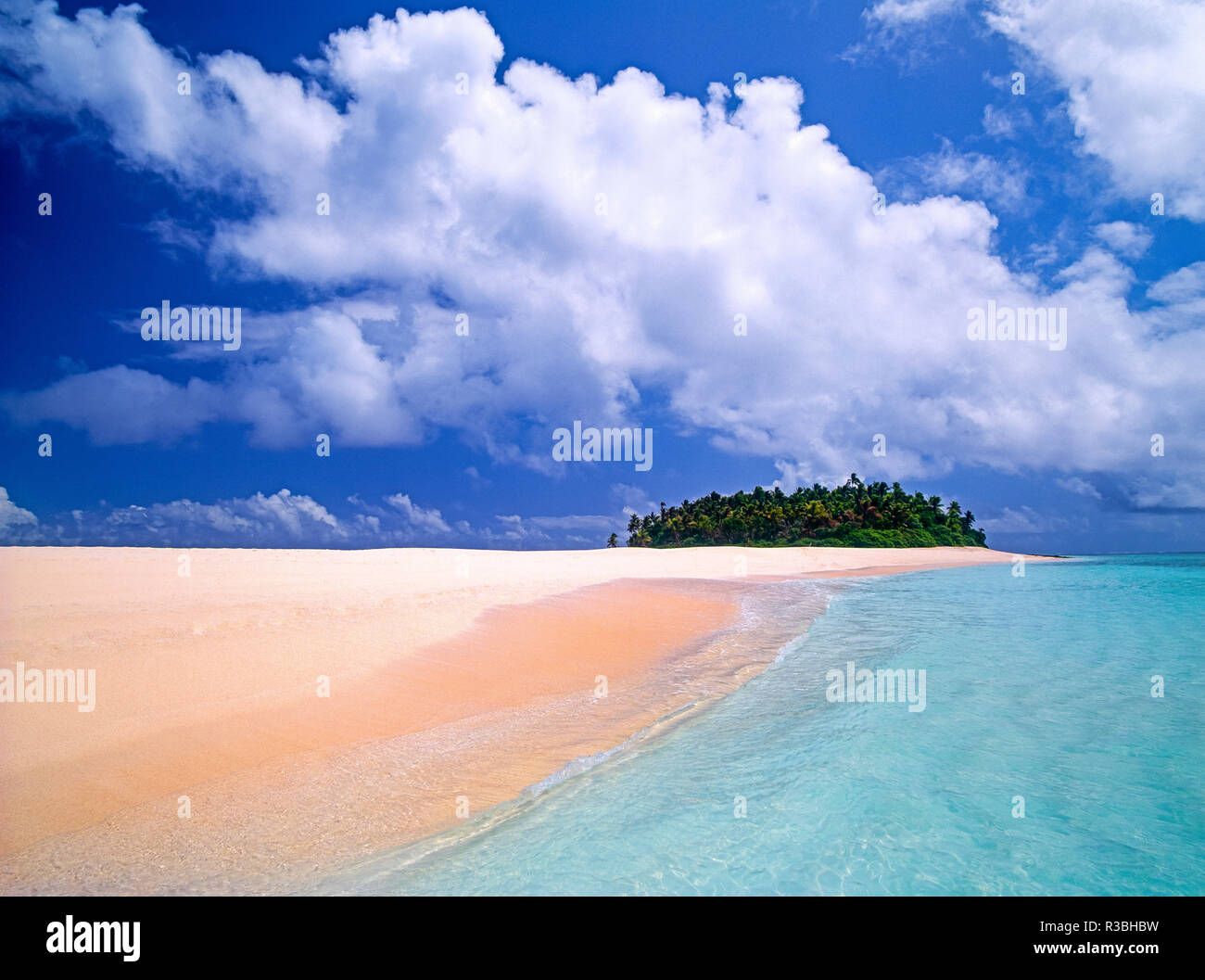 Nanuka Island, Somosomo Strait, Northern Fiji near Taveuni. Beach ...