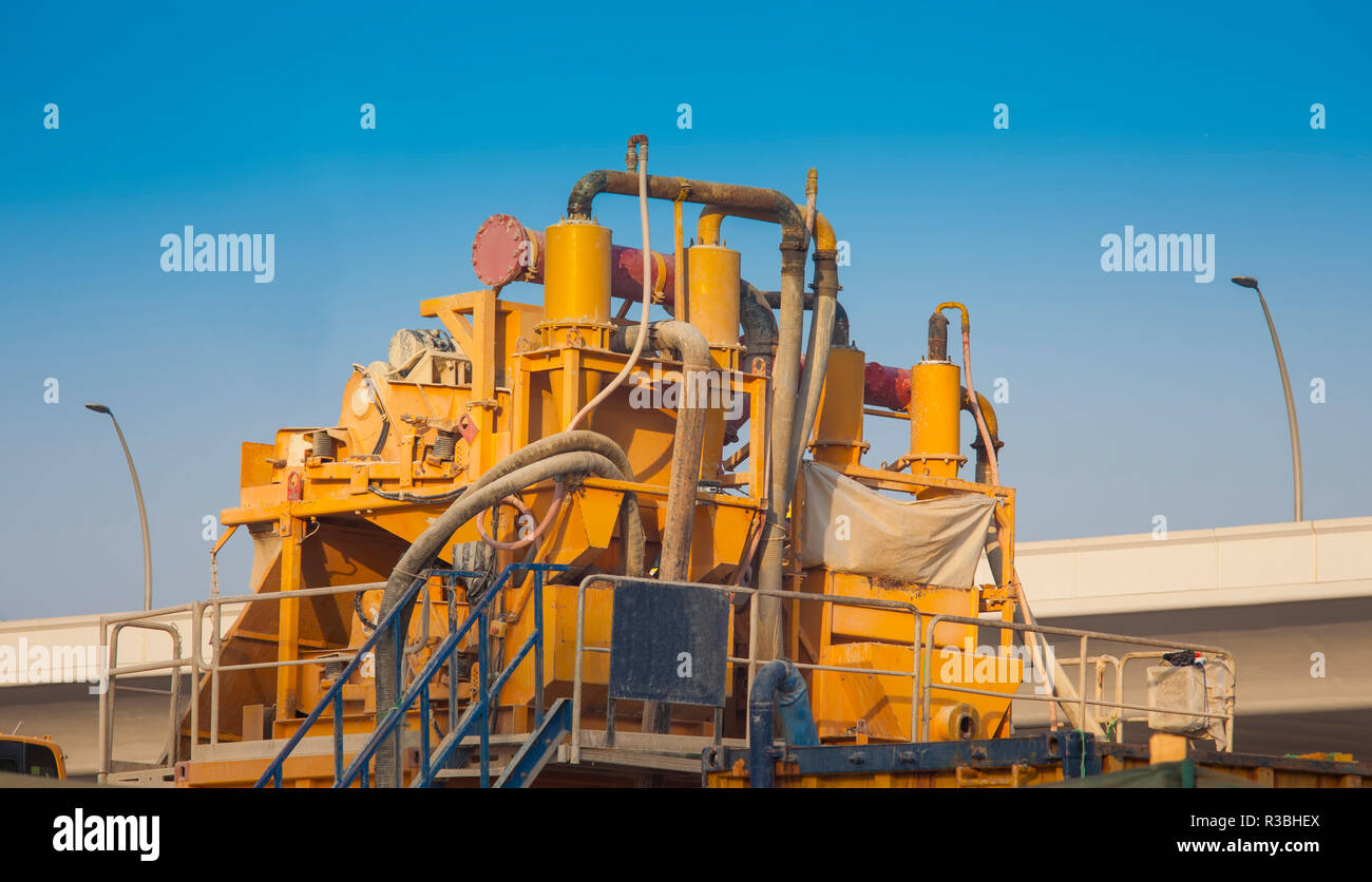 Heavy equipment emirates hi-res stock photography and images - Alamy