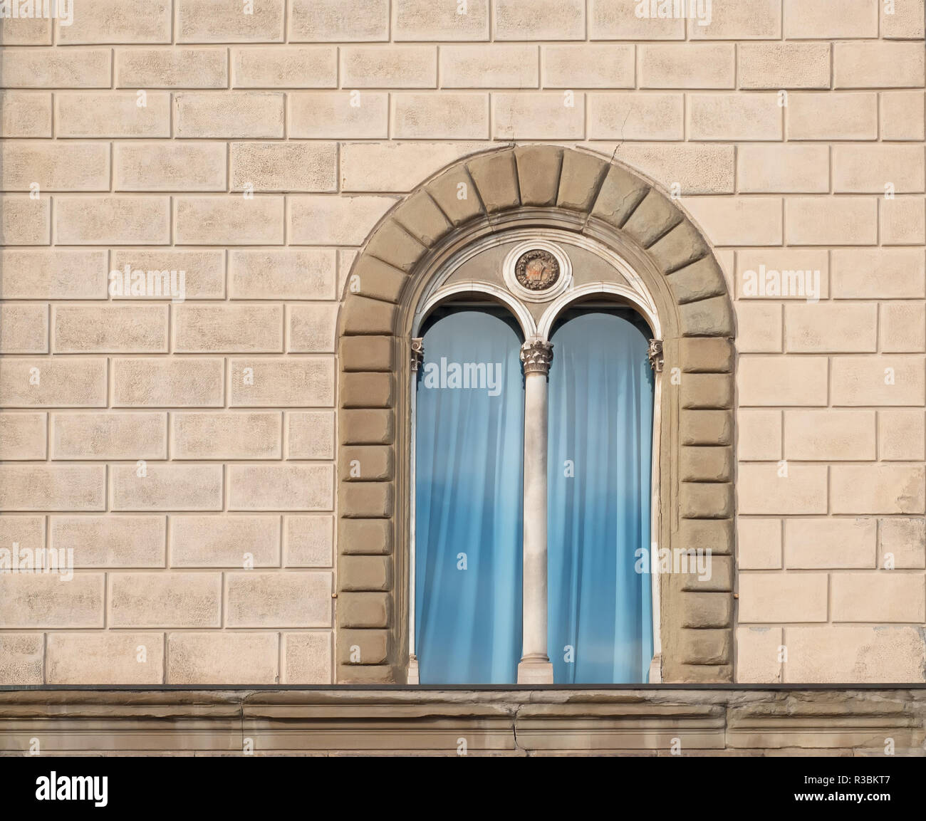 Old italian window with arch on stone wall Stock Photo - Alamy