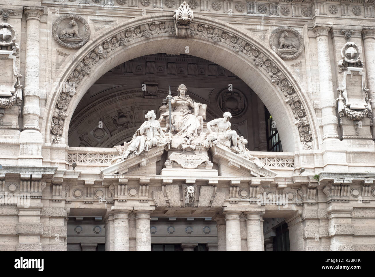 Palace of justice rome statue hi-res stock photography and images - Alamy