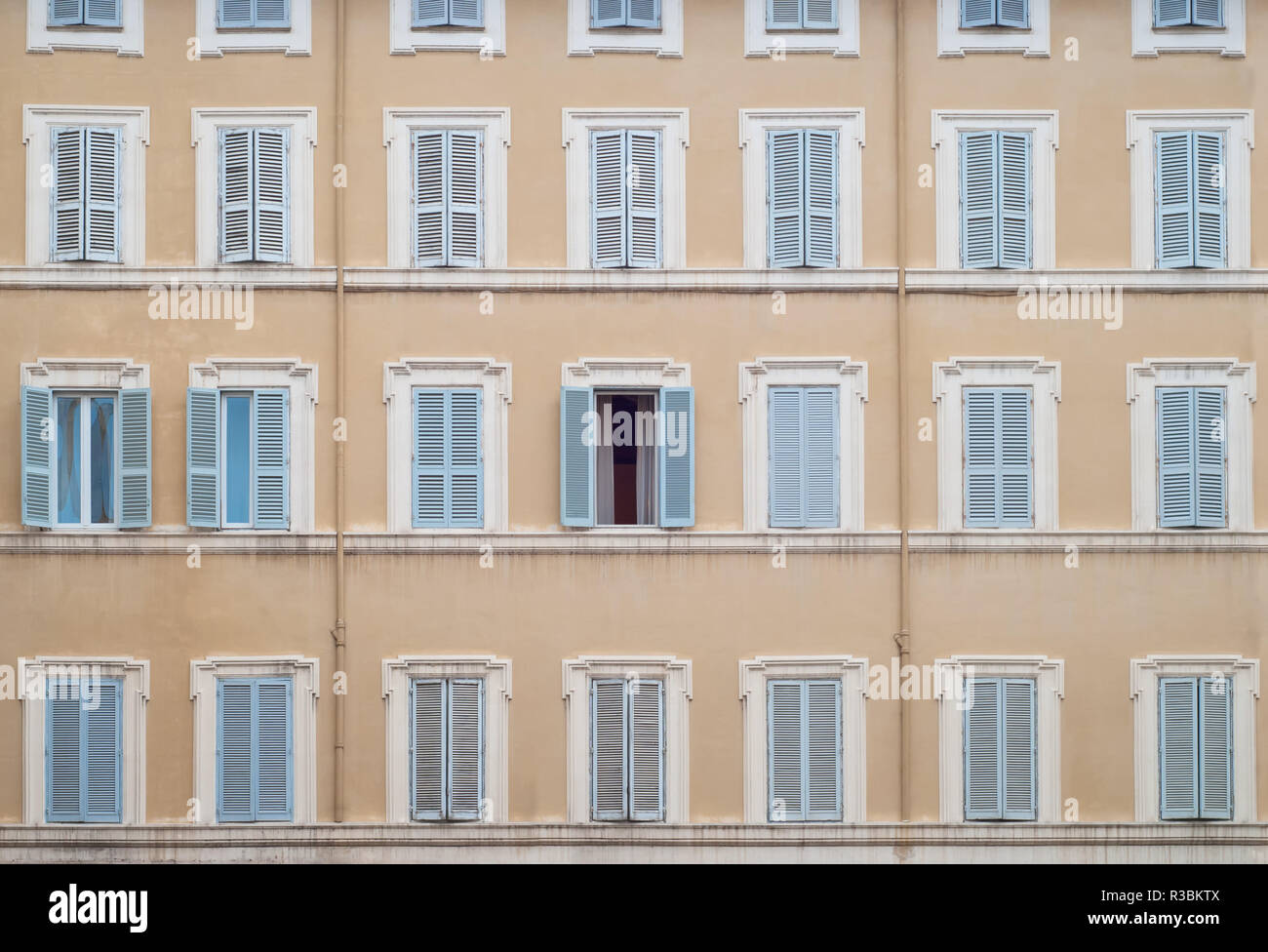 Wall with traditional windows from Rome, Italy Stock Photo - Alamy