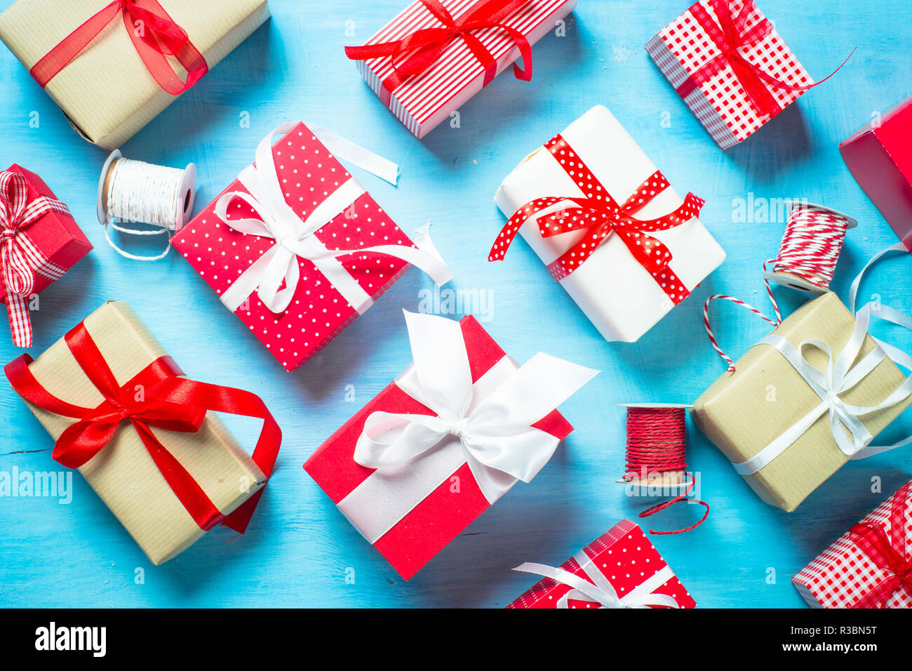 Present packing hi-res stock photography and images - Alamy