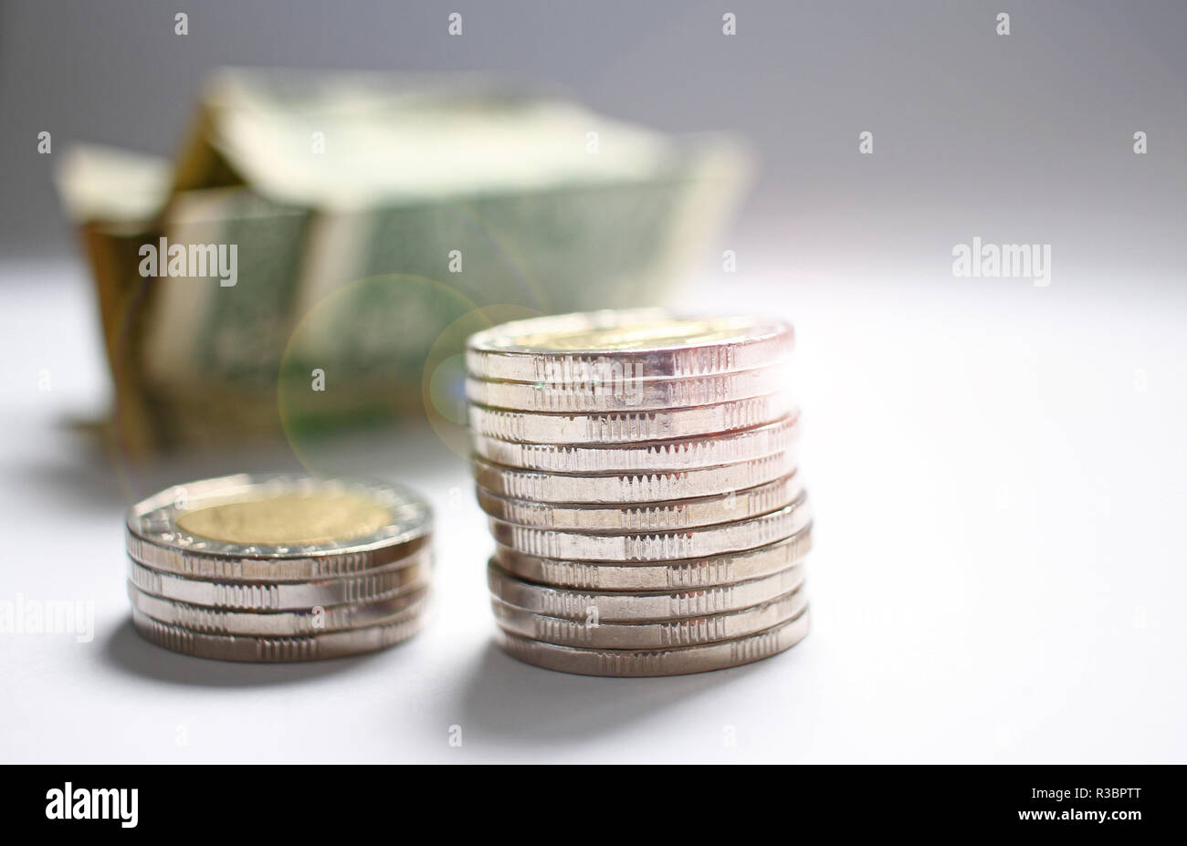 Pile of change usa grow hi-res stock photography and images - Alamy