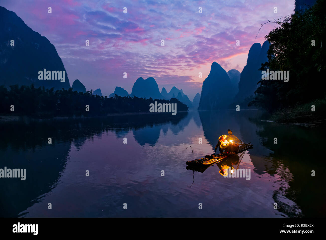 Traditional Chinese cormorant fisherman, Li River, near Xingping, China ...