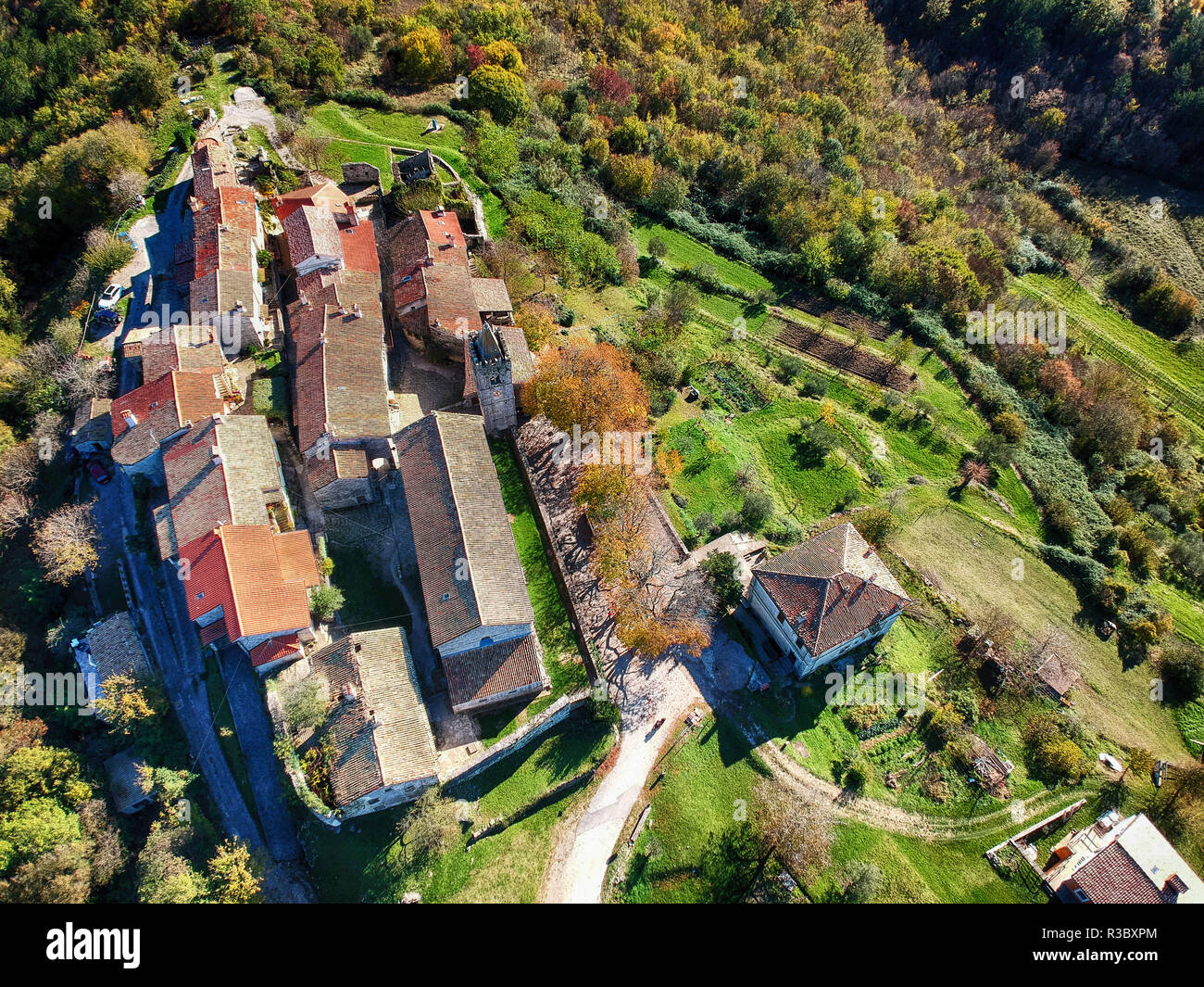 Hum , the smallest town in the world ; Istria / Croatia Stock Photo - Alamy