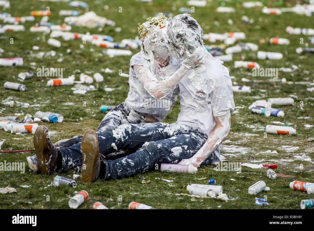 Campus couple fight hi-res stock photography and images - Alamy
