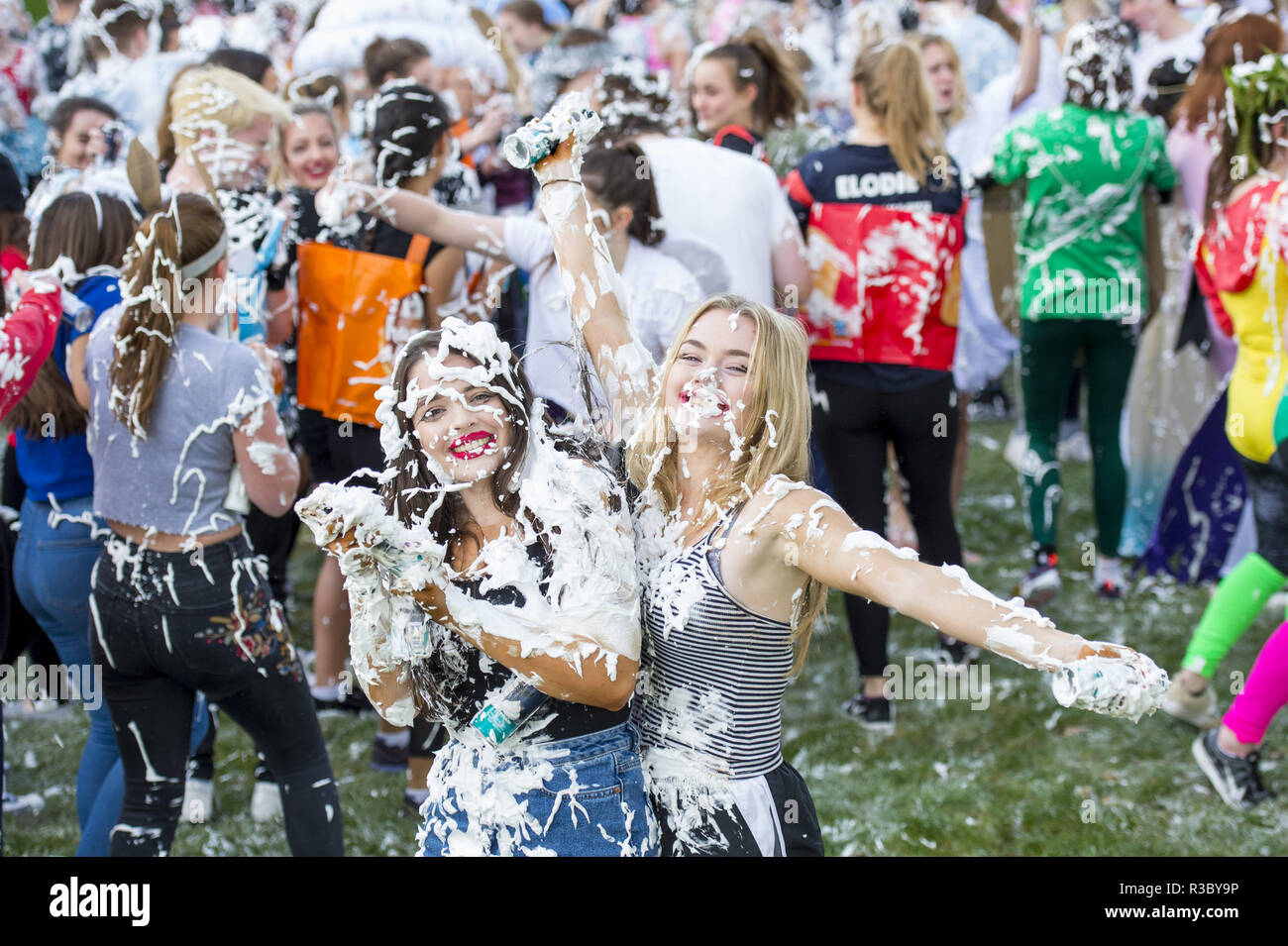 Campus couple fight hi-res stock photography and images - Alamy